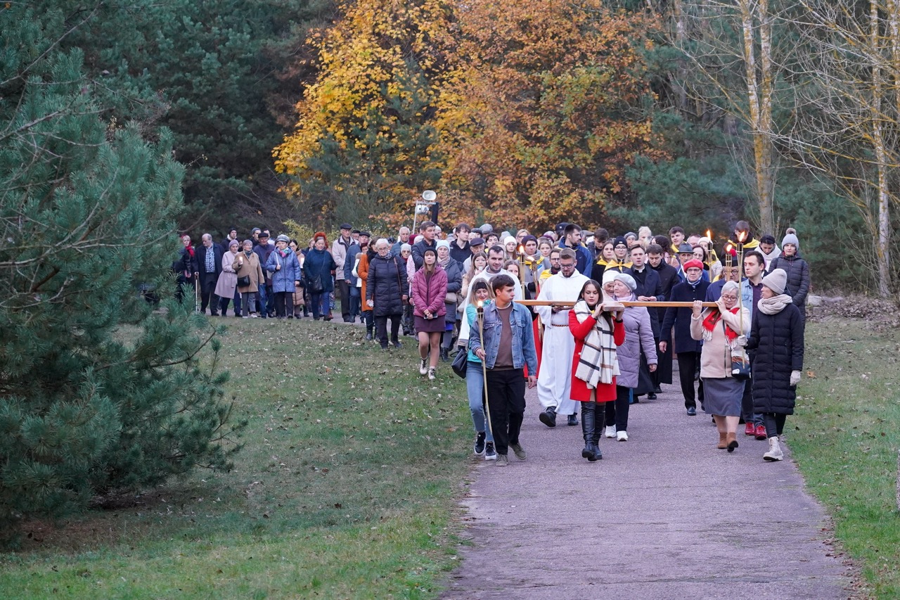Bydgoska Droga Krzyżowa w Dolinie Śmierci – Diecezja Bydgoska Bydgoska Droga Krzyżowa w Dolinie Śmierci – Diecezja Bydgoska